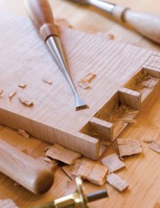 A Guide to The Basic Essential Wood Carving Tools For Beginners ...